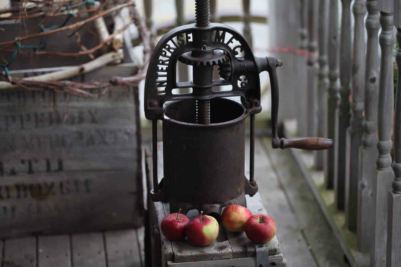 How To Make Apple Cider With A Press - Farmhouse & Blooms